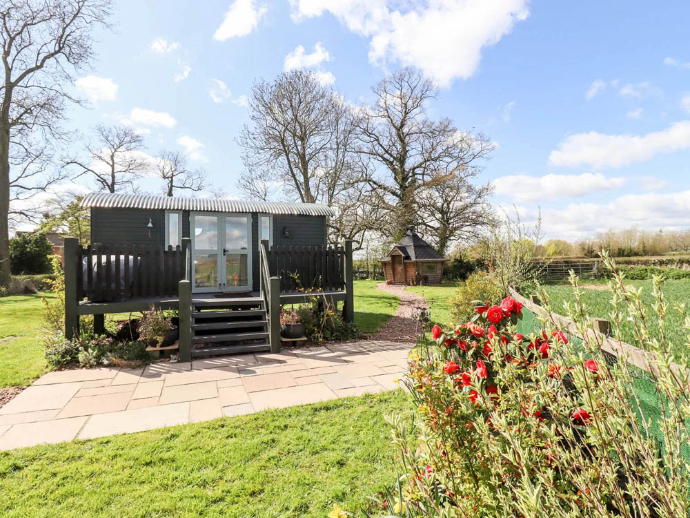 Somerset Glamping Pods & Shepherd's Huts With Hot Tubs