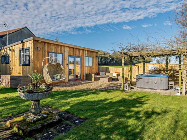 Bristol Holiday Cottages, Lodges, Log Cabins With Hot Tubs
