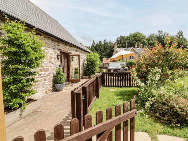 Forest of Dean Hot Tub Holiday Cottages & Lodges - HotTubTimeout