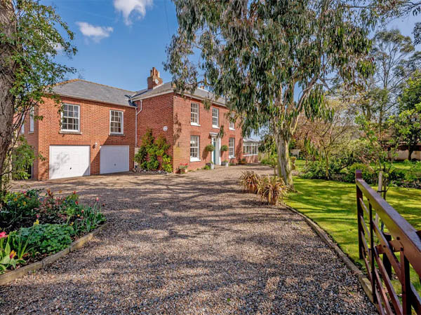 Great Yarmouth Hot Tub Breaks: Holiday Cottages & Lodges