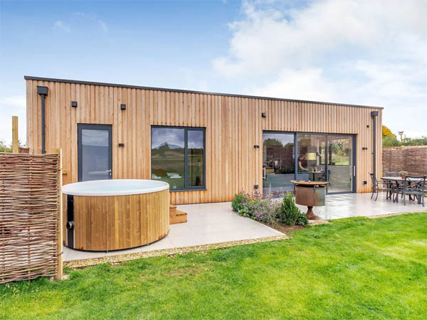 Nottingham Hot Tub Breaks: Lodges, Log Cabins & Glamping