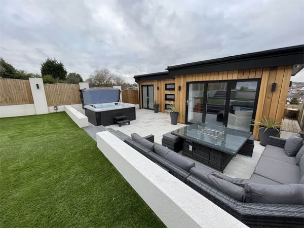 Nottingham Hot Tub Breaks: Lodges, Log Cabins & Glamping